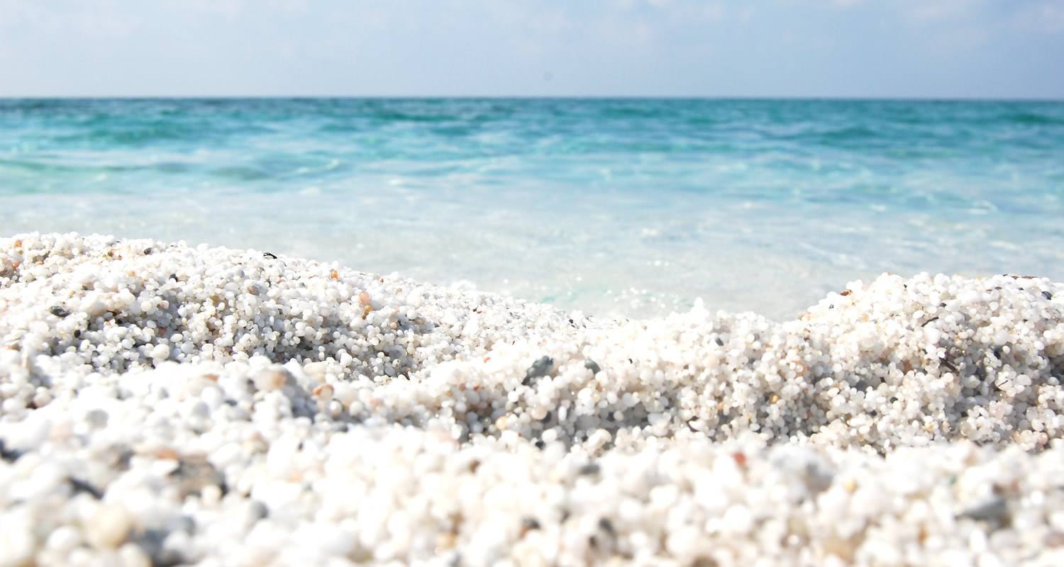 Browse the best holiday destinations on the western coast of Sardinia