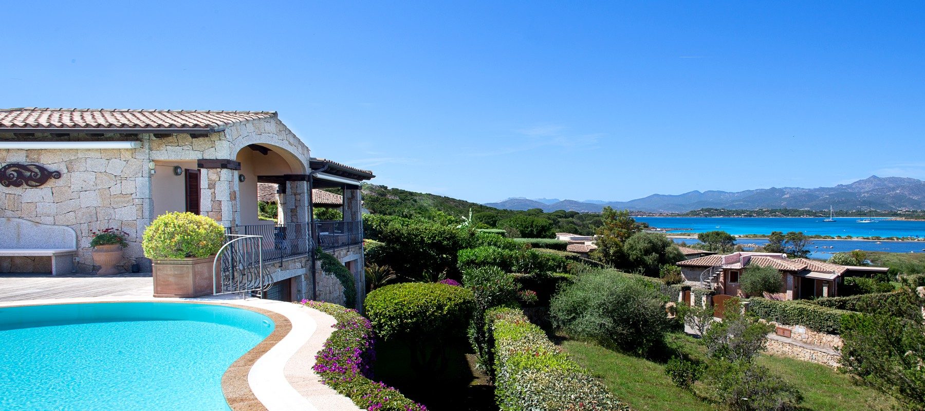 Buchen Sie mit Beratung Ihre exklusive Villa mit Pool auf Sardinien